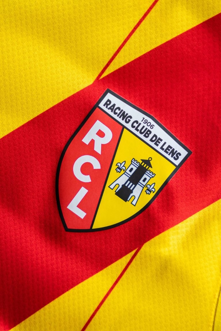 PUMA Football Officialise Les Premiers Maillots Du Racing Club De Lens ...