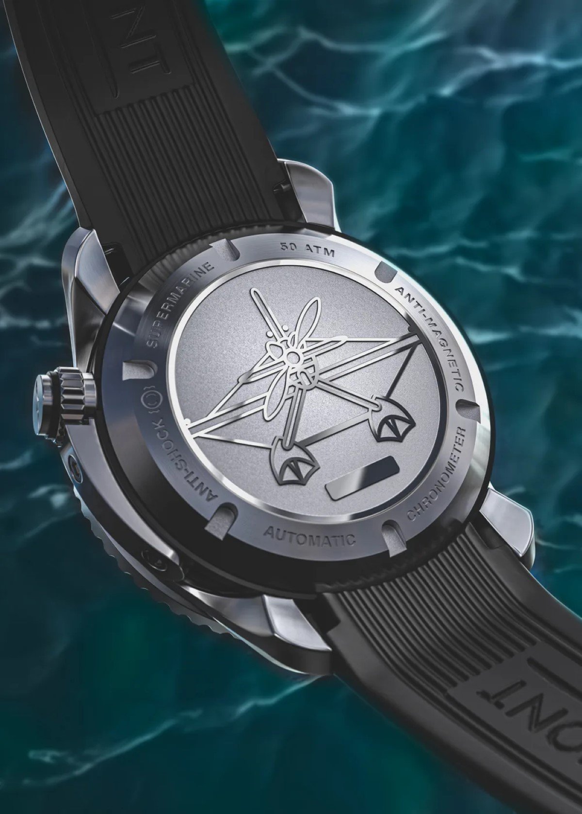 Surfer Sur La Vague Avec Bremont Waterman Apex II Et Laird Hamilton ...